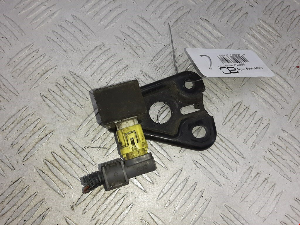 Датчик удара Toyota Yaris 1 8917352040 арт. 986757