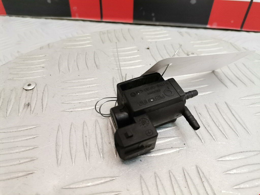 Клапан воздушный Audi A4 B5 037906283A арт. 1472424