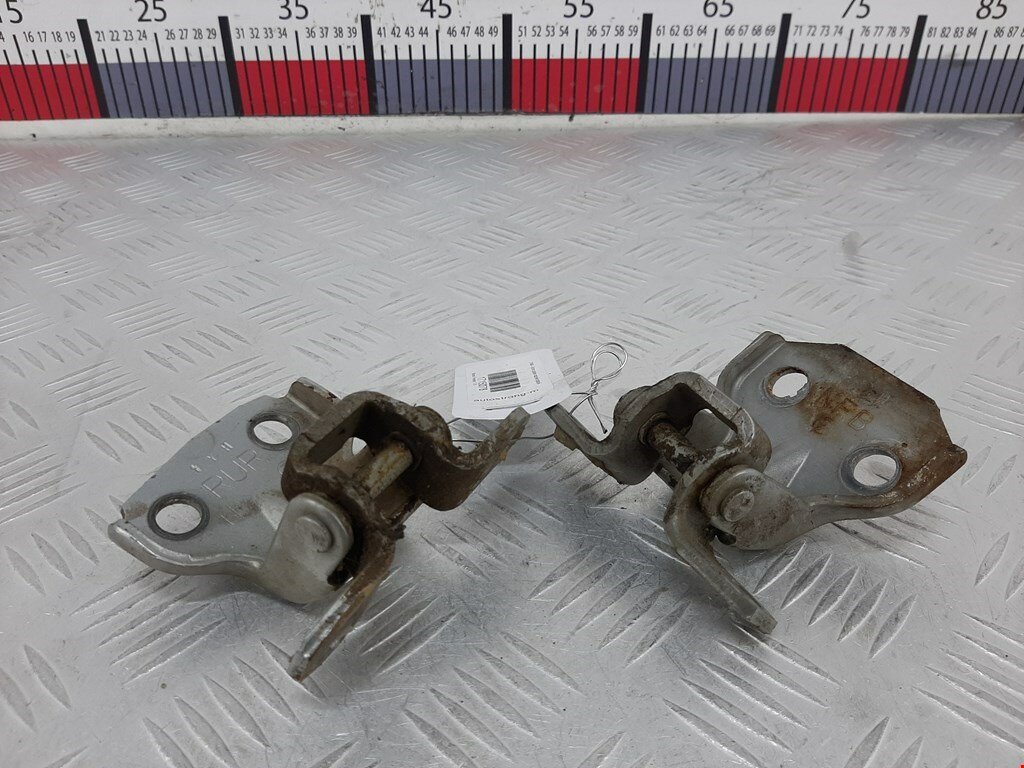 Петля двери задней правой Subaru Forester 1 (SF) 60479FA001 арт. 1715078