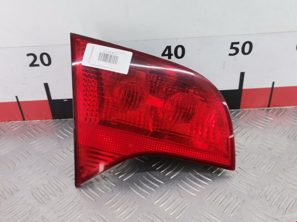 Фонарь крышки багажника левый Audi A4 B7 8E9945093A арт. 1743517