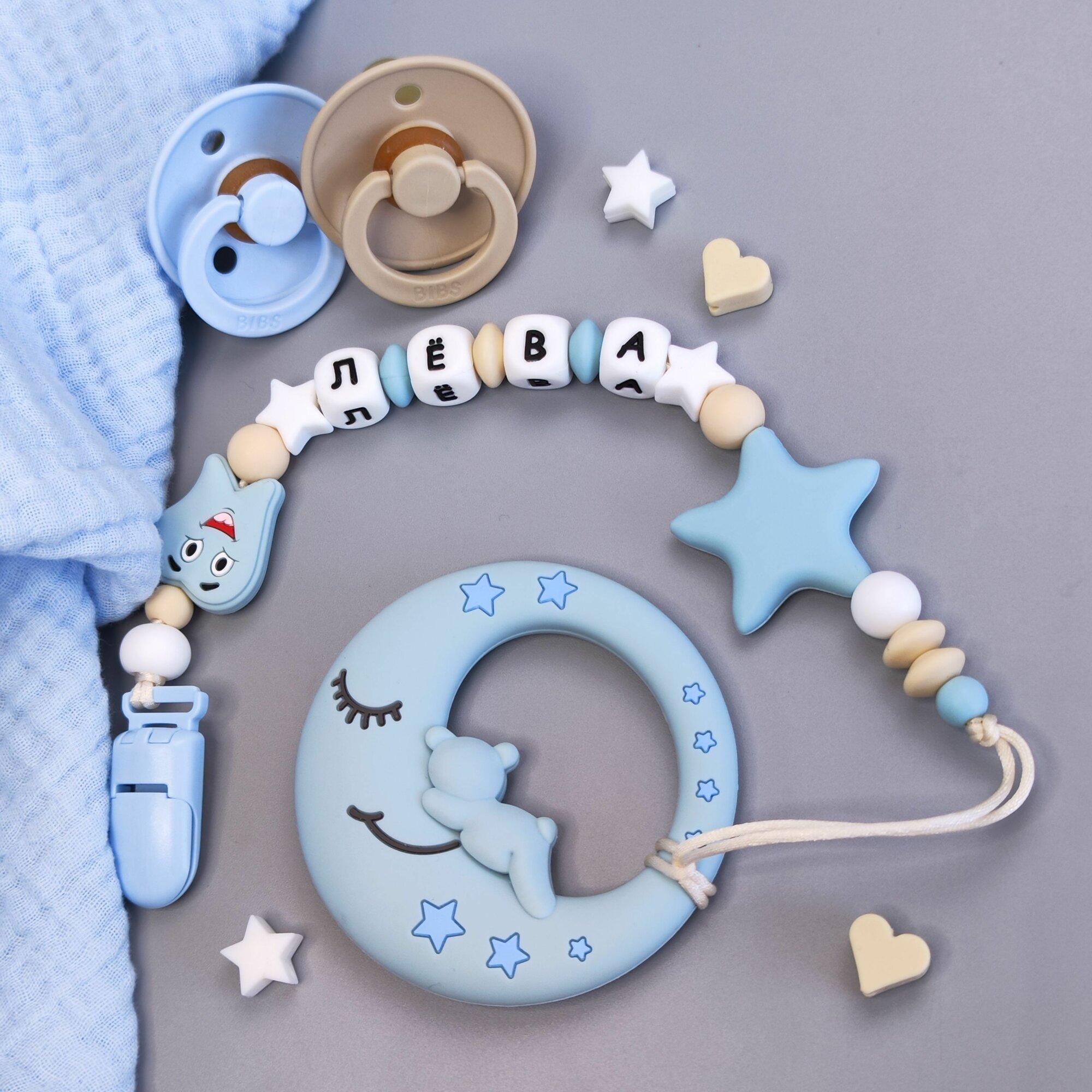 Именной силиконовый держатель для пустышки с грызунком - Лев, Лева, для новорожденных, прорезыватель