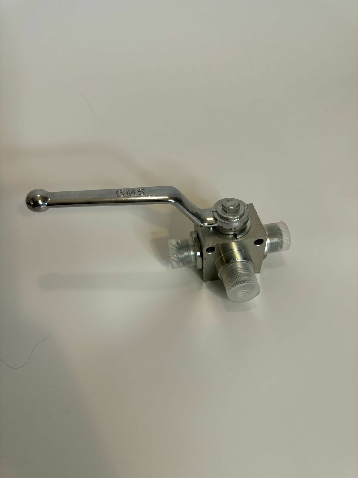 Кран шаровый гидравлический 3-ходовой 20х1,5 кл.24