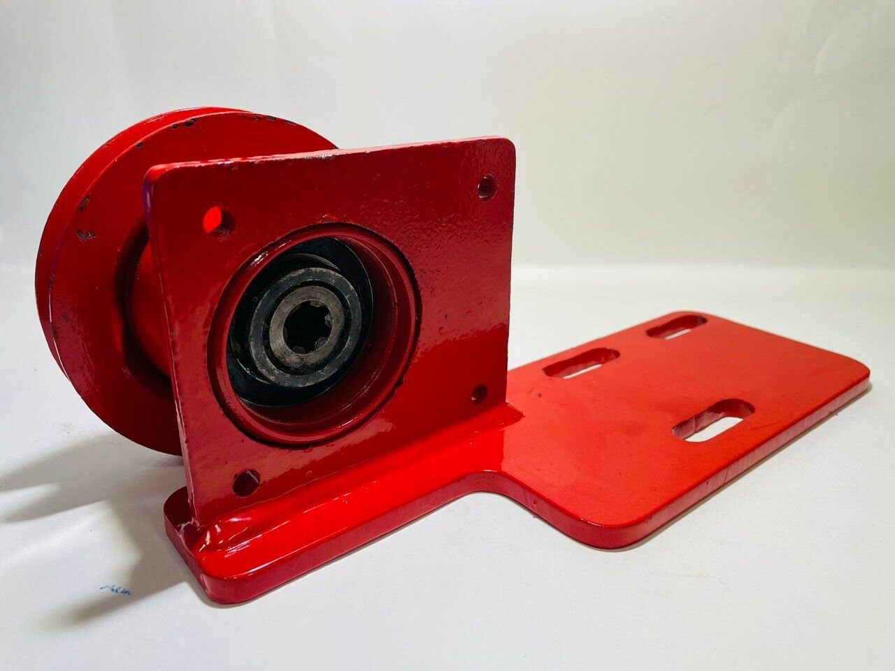 Кронштейн насоса НШ со шкивом Т-25 (переделка под дозатор)