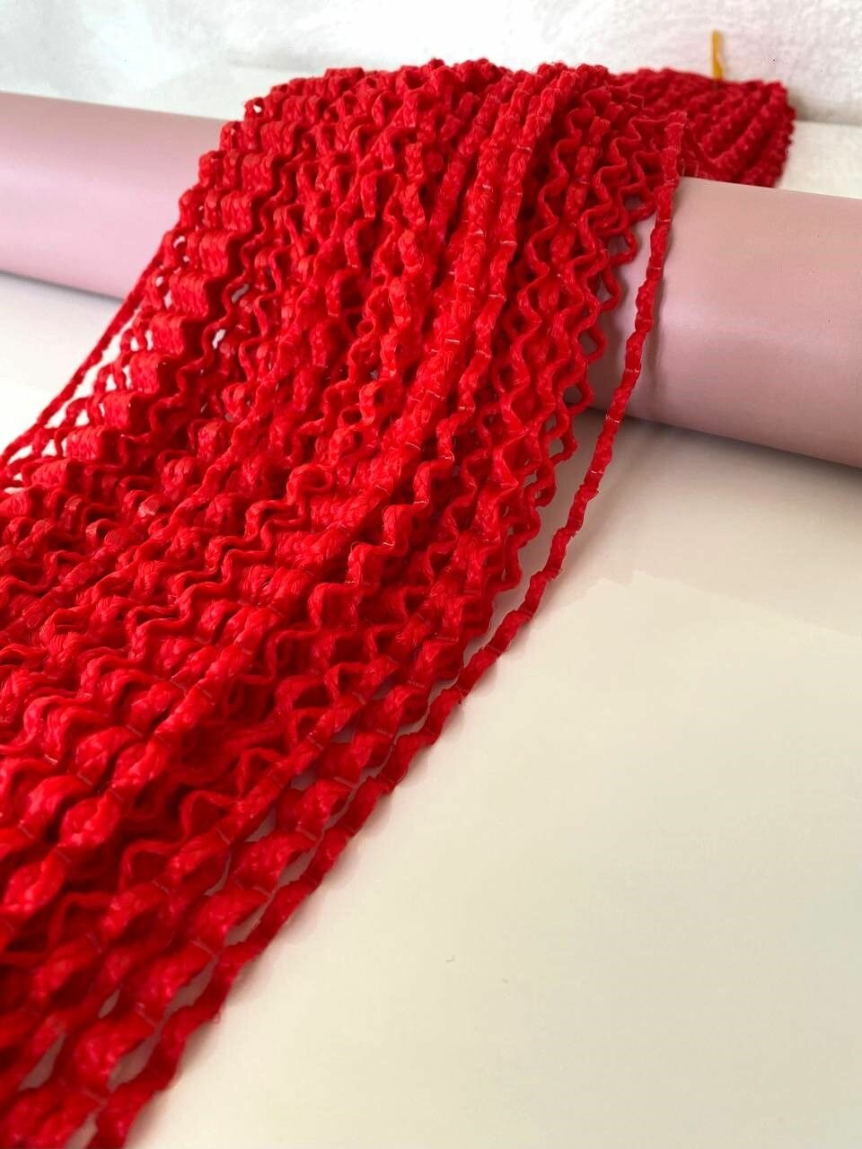 Канекалон "Косички Зизи Гофре" для плетения волос, афро косы, длина 65см, красный, ширина 0,5 см