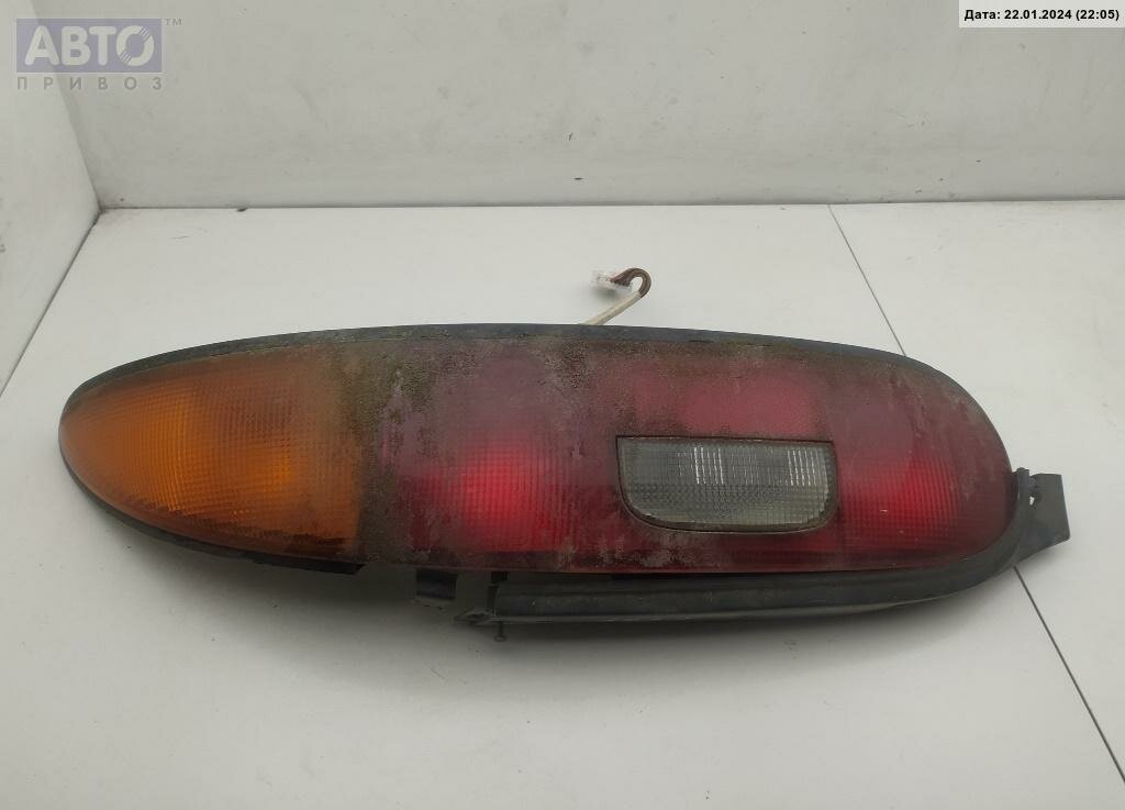 Фонарь задний правый Mazda MX-3