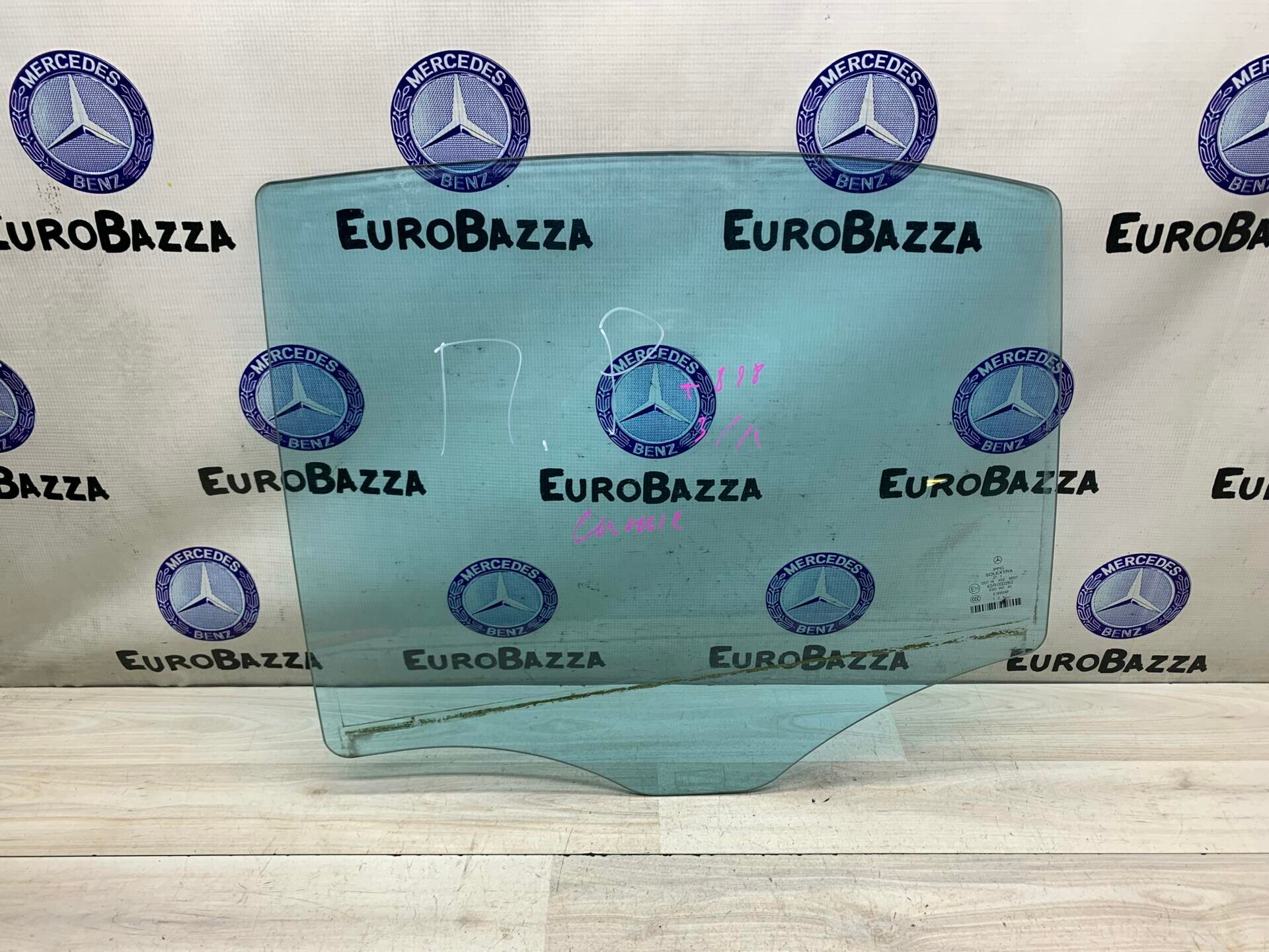 Стекло заднее левое Mercedes W211 A2117350110