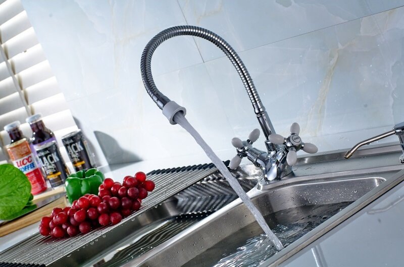 Смеситель для кухни с гибким изливом Hansen H52052-F белый/хром