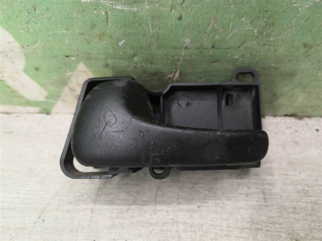 Ручка двери задней внутренняя левая VW Passat B4 94-96
