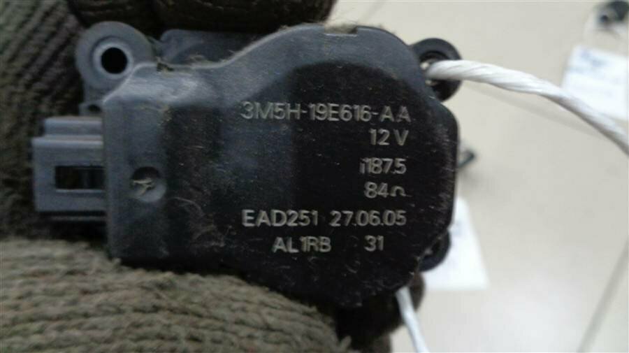 Моторчик заслонки отопителя от Ford Focus 2 2004-2008