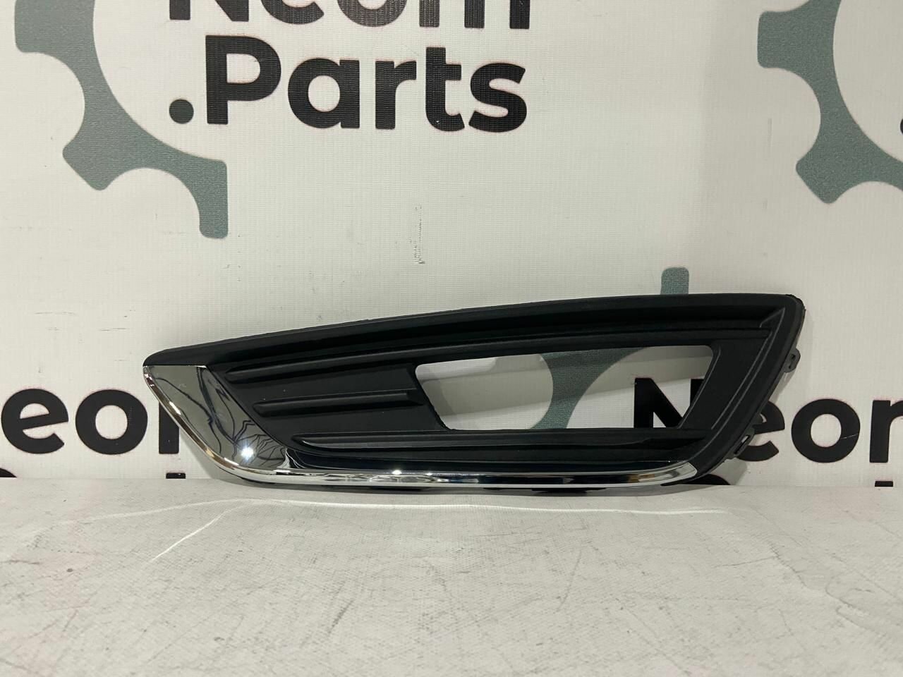 Накладка (оправа) птф правой (хром) Ford Focus 3 15-19