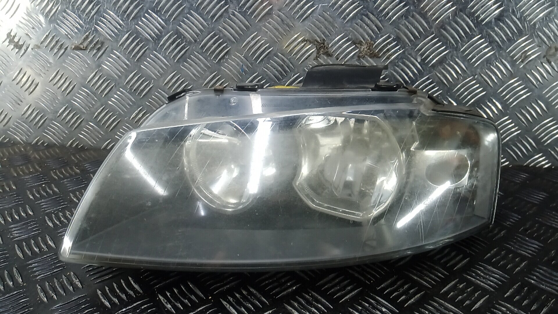 Фара левая AUDI A3 8P