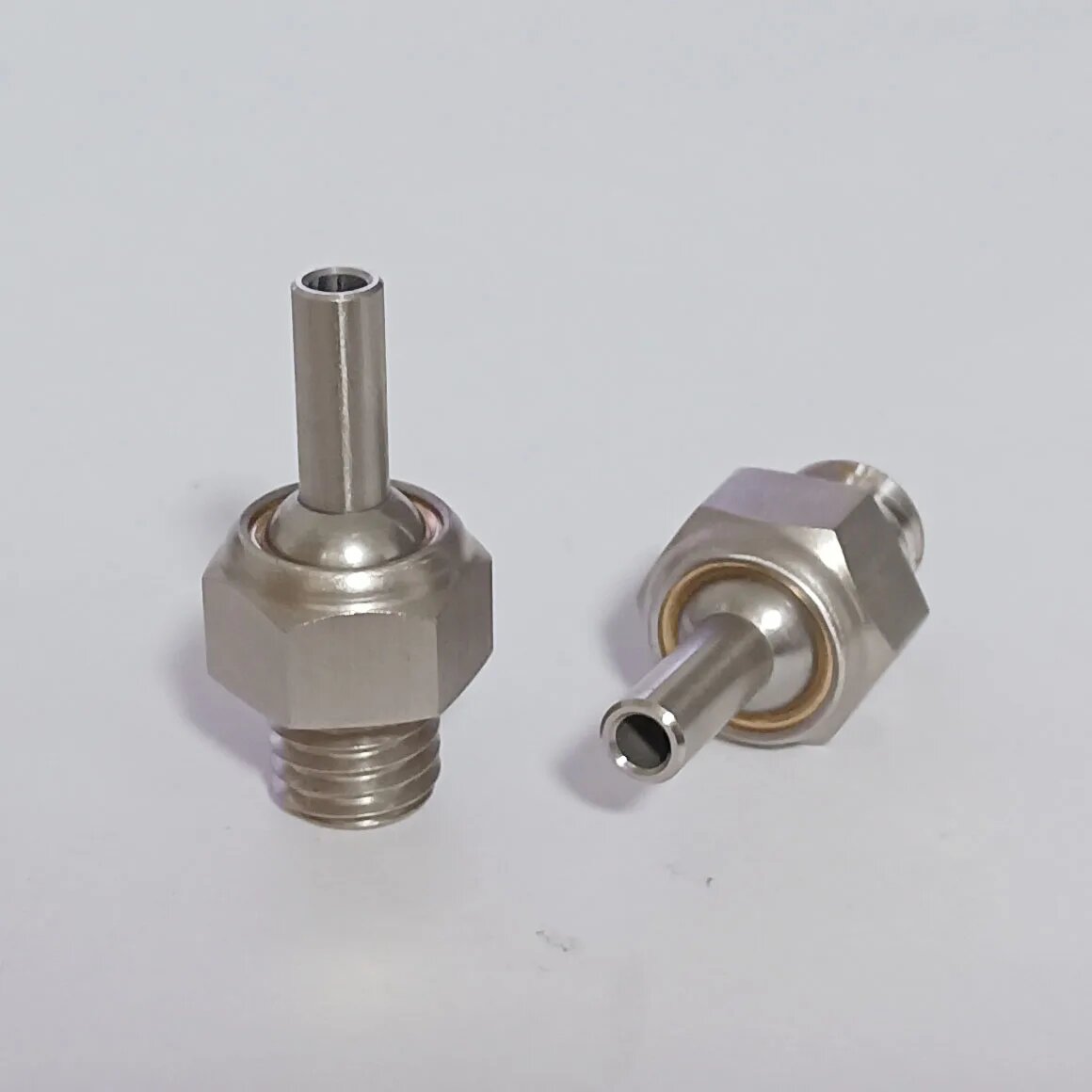 Нитки для пряжи M16x1.5, L 40mm, OD 8mm ID 6mm