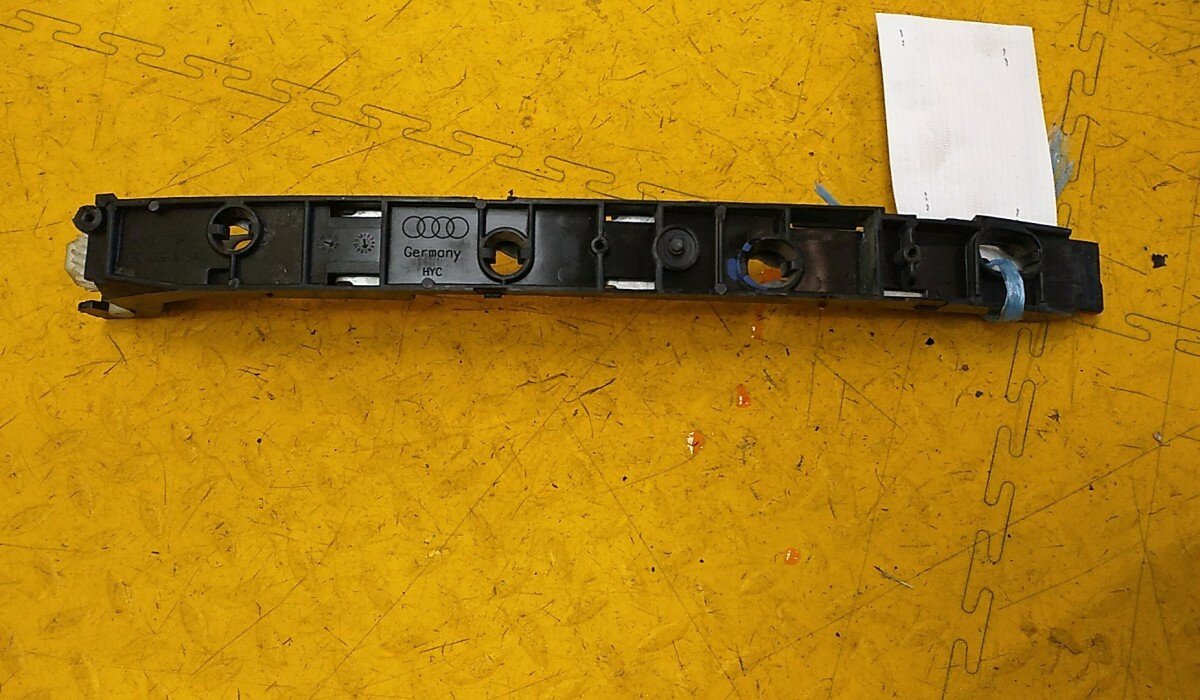 Кронштейн заднего бампера A8 (D3,4E) Audi 4E0809915A