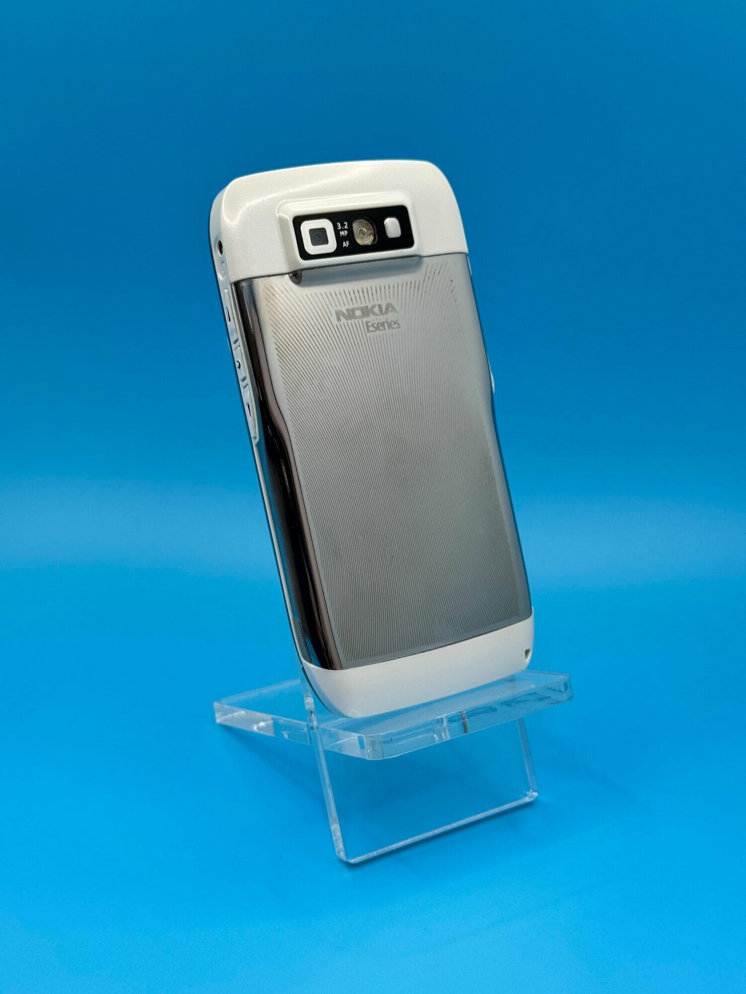 Мобильный телефон Nokia E71 — фото 1
