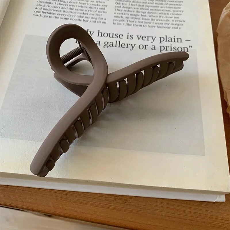 Заколка-фиксатор "Акула", женская, цвет 002#, темно-кофейный