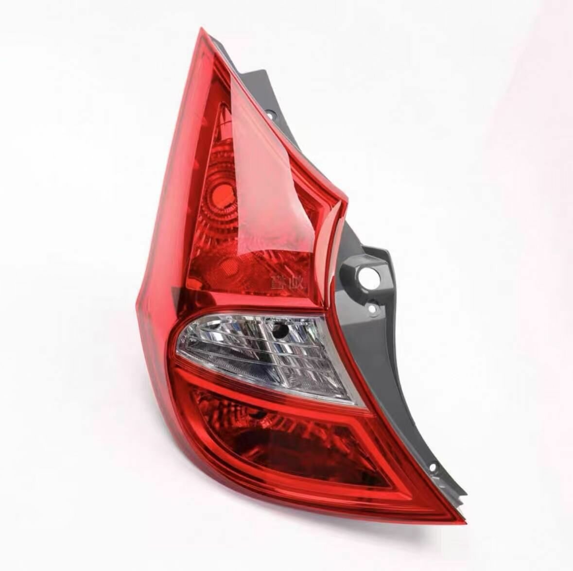 Фонарь задний левый на Hyundai Solaris 1 поколения 2011-2017-.