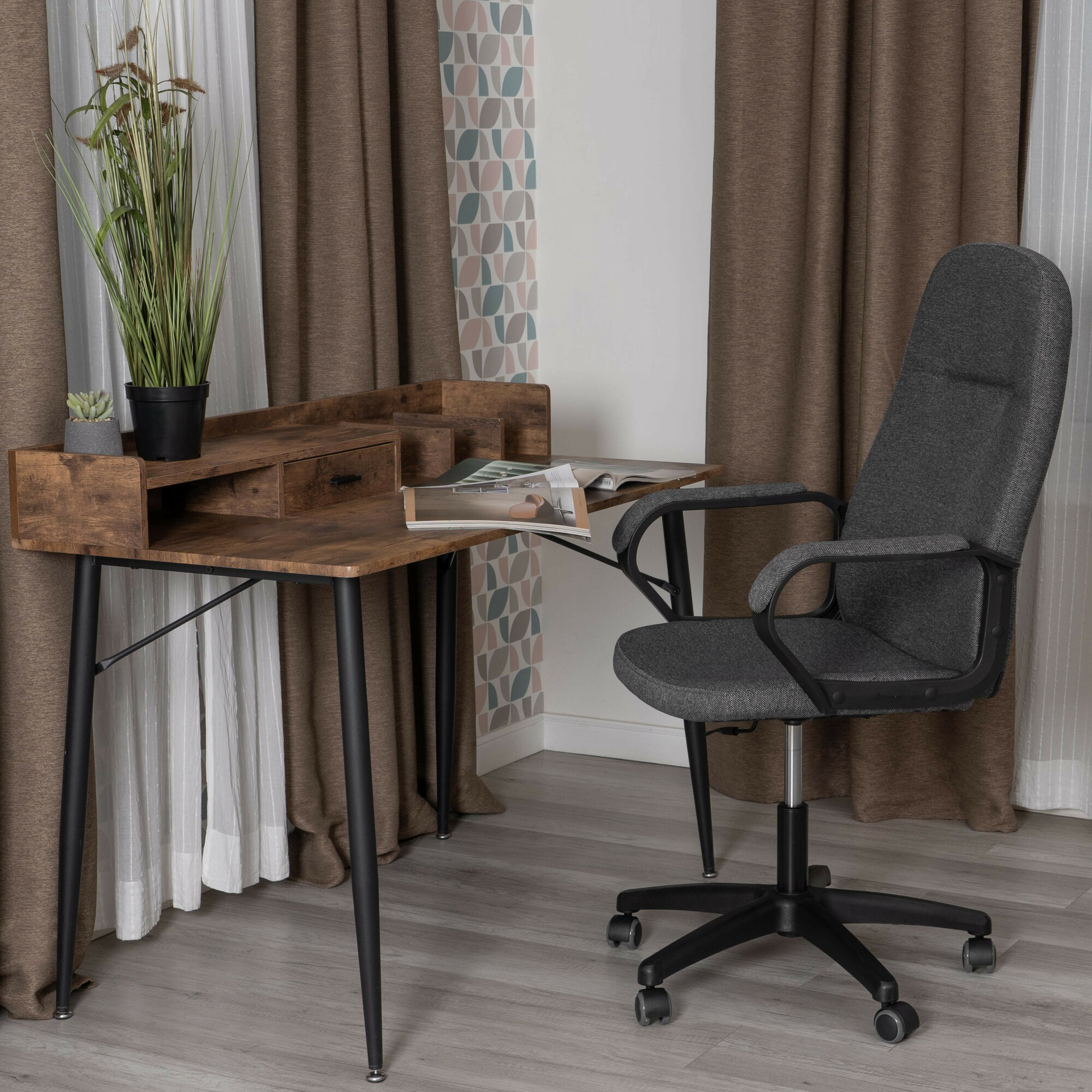 Кресло компьютерное TetChair LEADER , офисное, на колесиках, ткань серая, нагрузка до 100кг