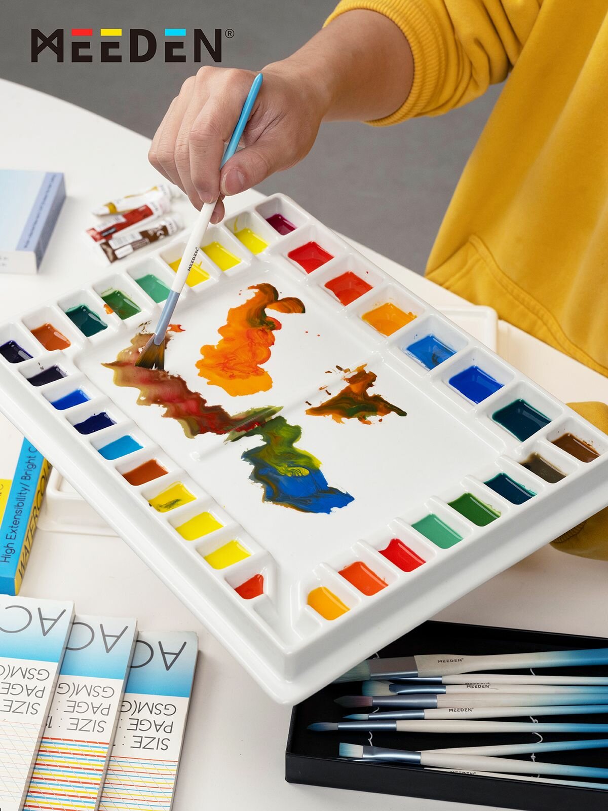 Палитра MEEDEN, фарфоровая, 31 ячейка, с крышкой, 34 см х 27 см