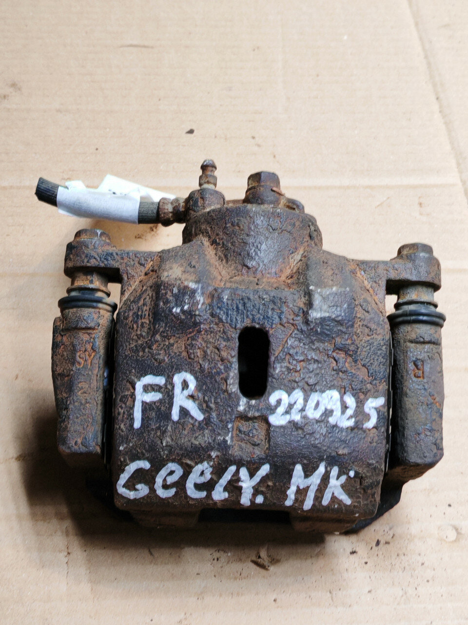 Суппорт передний правый Geely MK с ABS