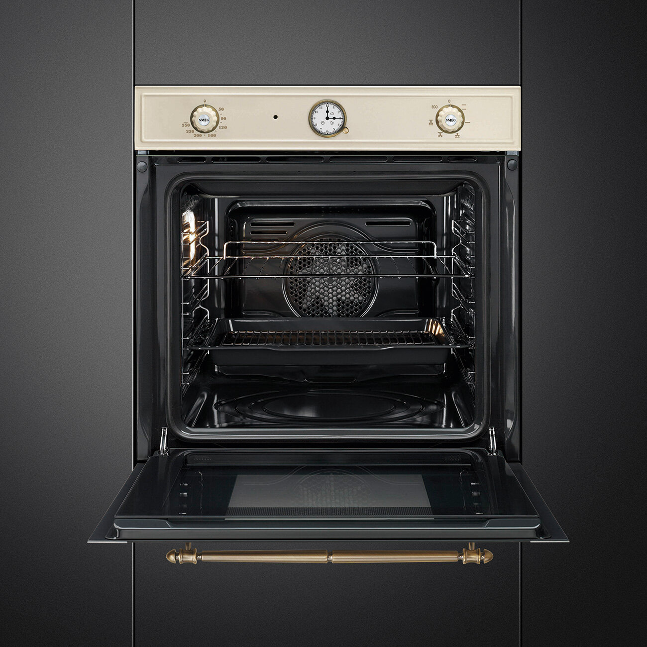 Встраиваемый электрический духовой шкаф Smeg SF67C1PO, 70 литров — фото 1
