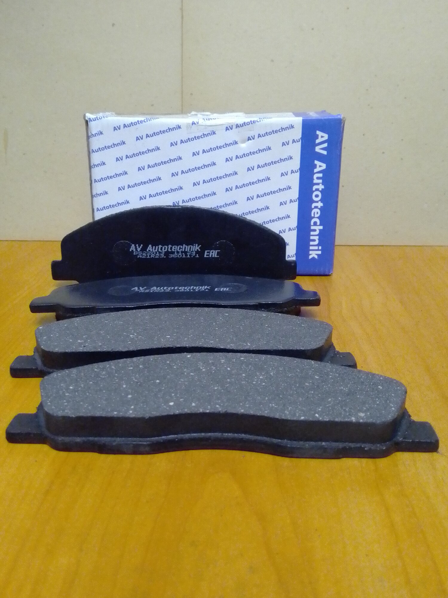 Колодки тормозные передние А21R23-3501171 на газель next. AV Autotechnik, Германия, комплект 4 шт.