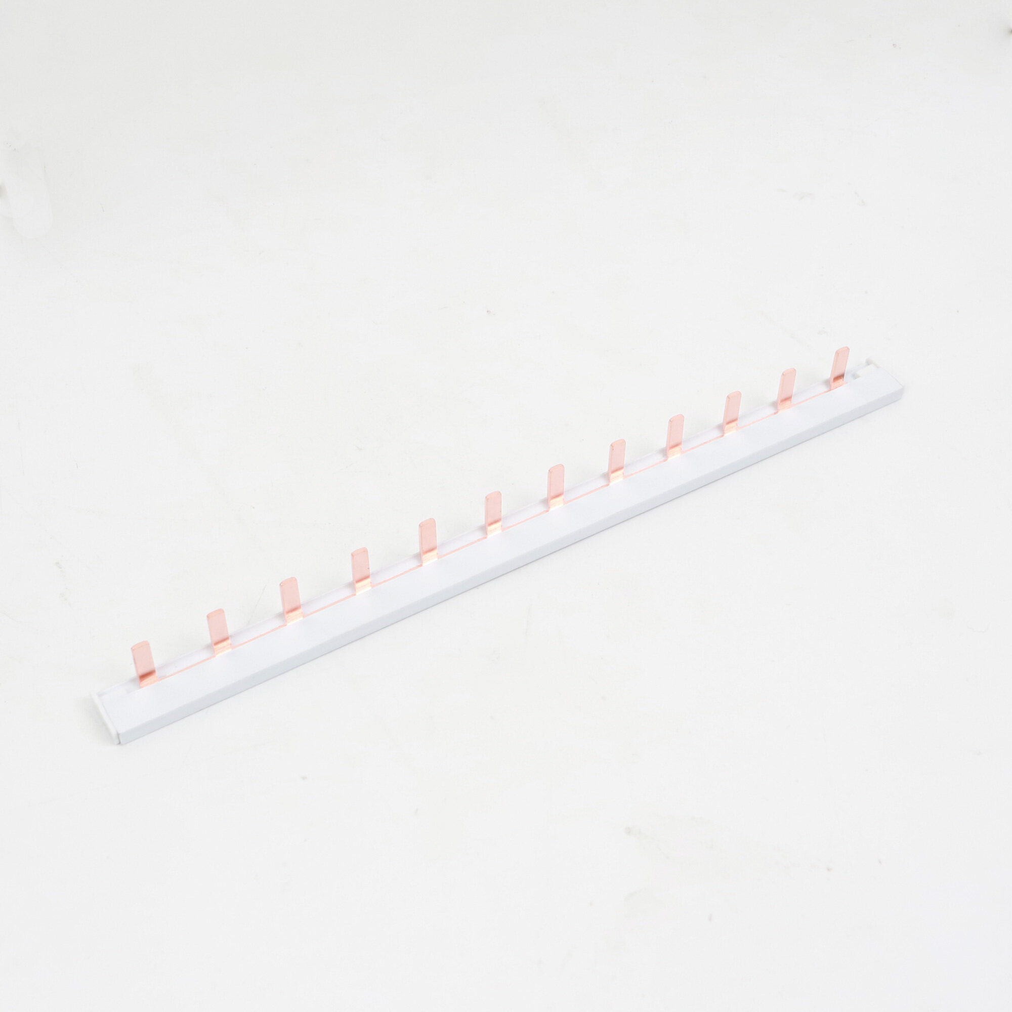 DKC Соединительная шина BBS-MD63 типа PIN, 1 полюс, 56 присоединений, для модульной аппаратуры, BBS-MD63P-1P56