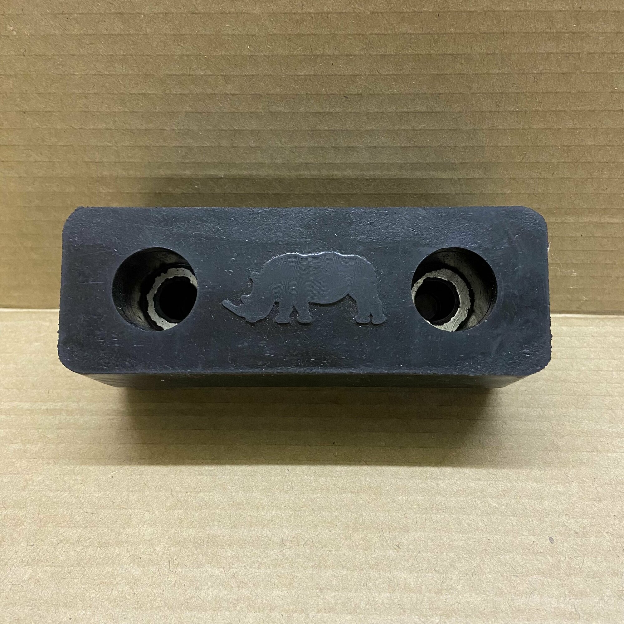 Отбойник (буфер) резиновый 150х62х58, между отверстиями 94 мм. 1996