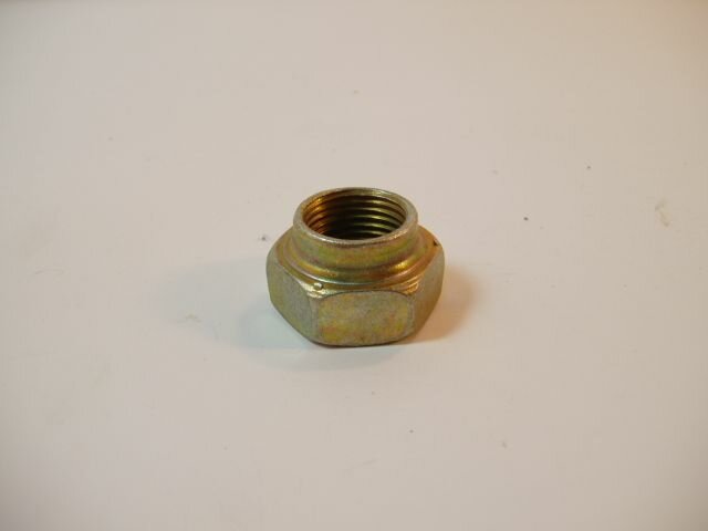 Гайка М18*1,5 ступицы /2101, 2121/ прав. без точки 1шт