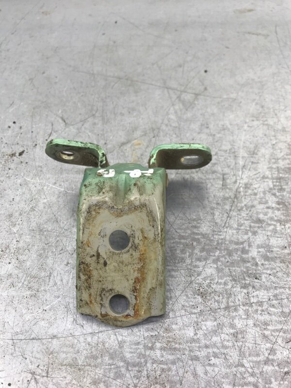 Петля двери верхняя Hyundai Getz TB G4HD 2002 перед. прав. (б/у) 793201C000