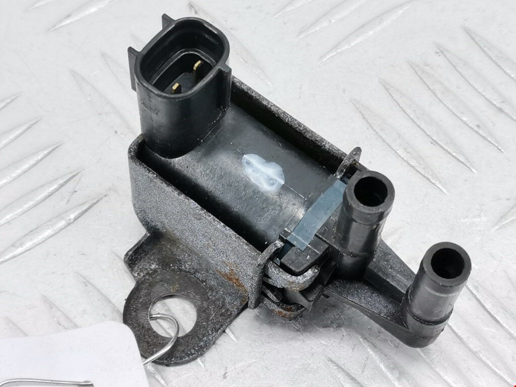 Клапан воздушный Ford Fiesta 5 2S619C915AB арт. 1723754