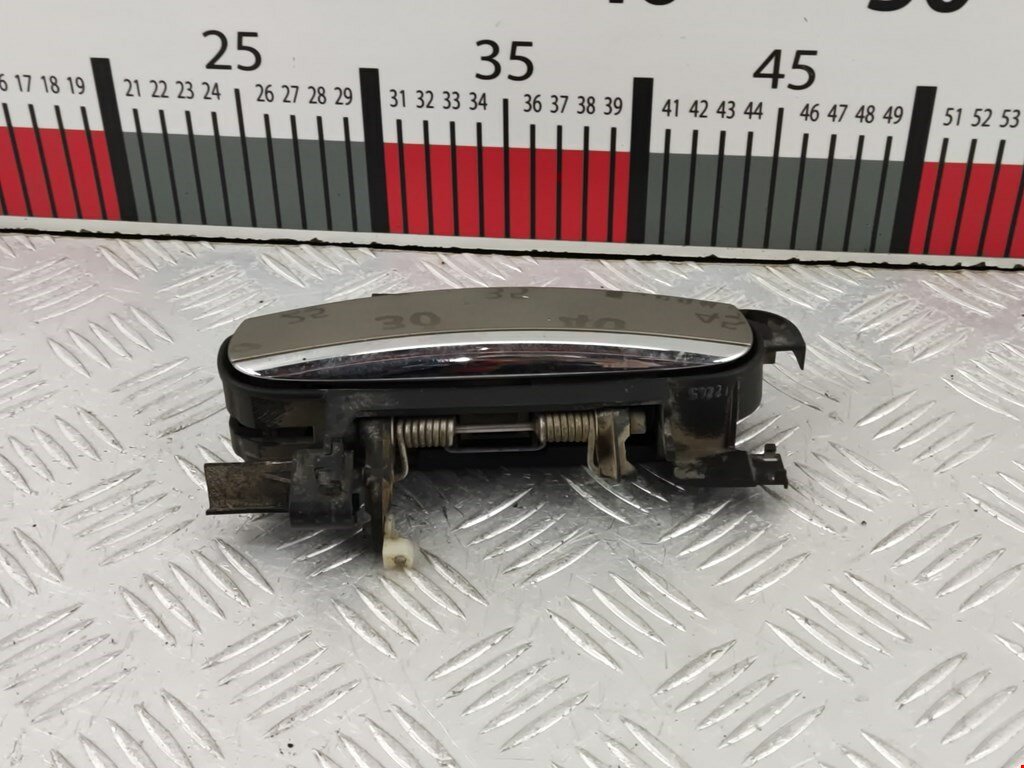 Ручка двери наружная задняя левая Audi A6 C6 4F0837207B арт. 1754262