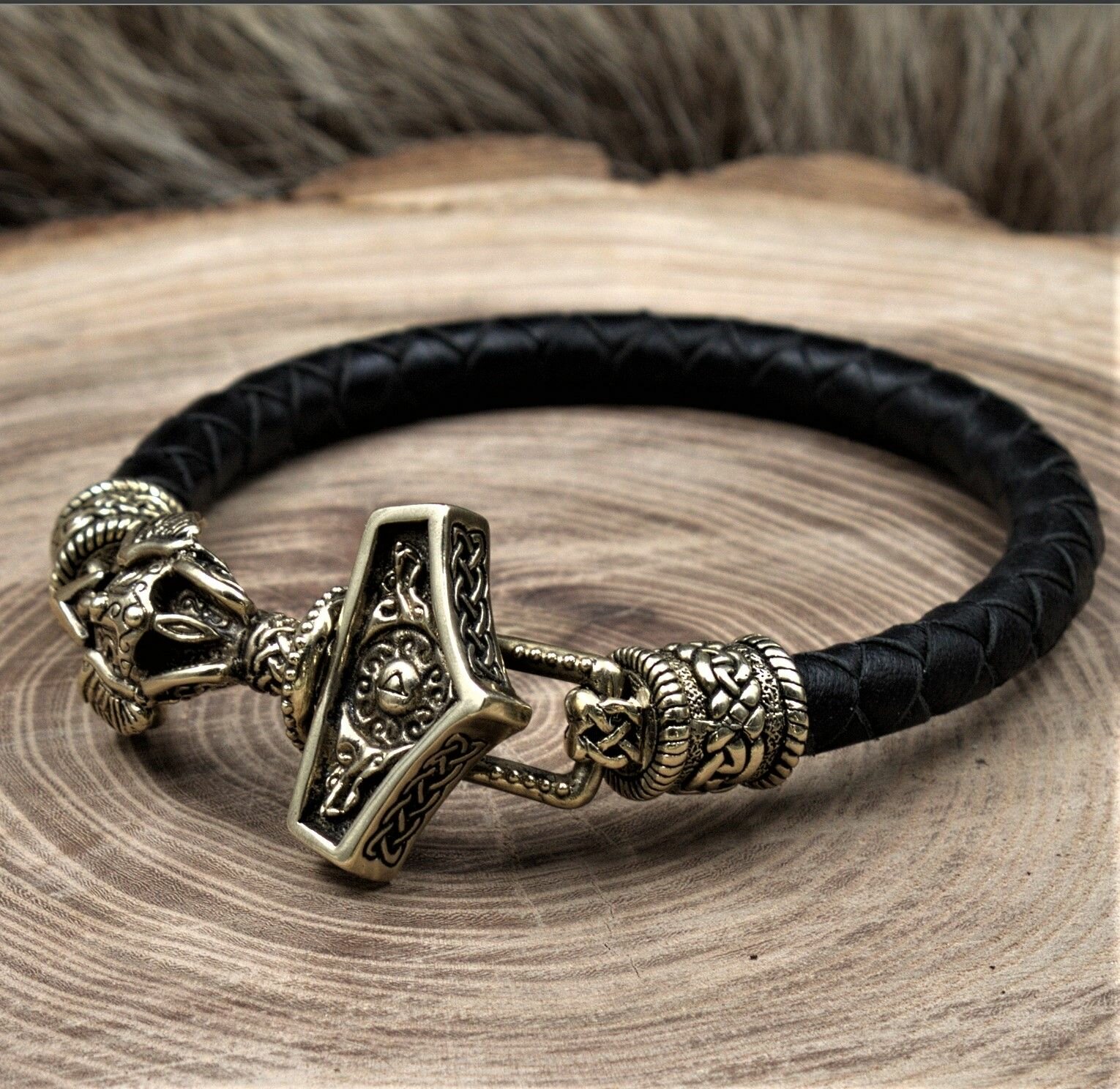 Плетеный браслет