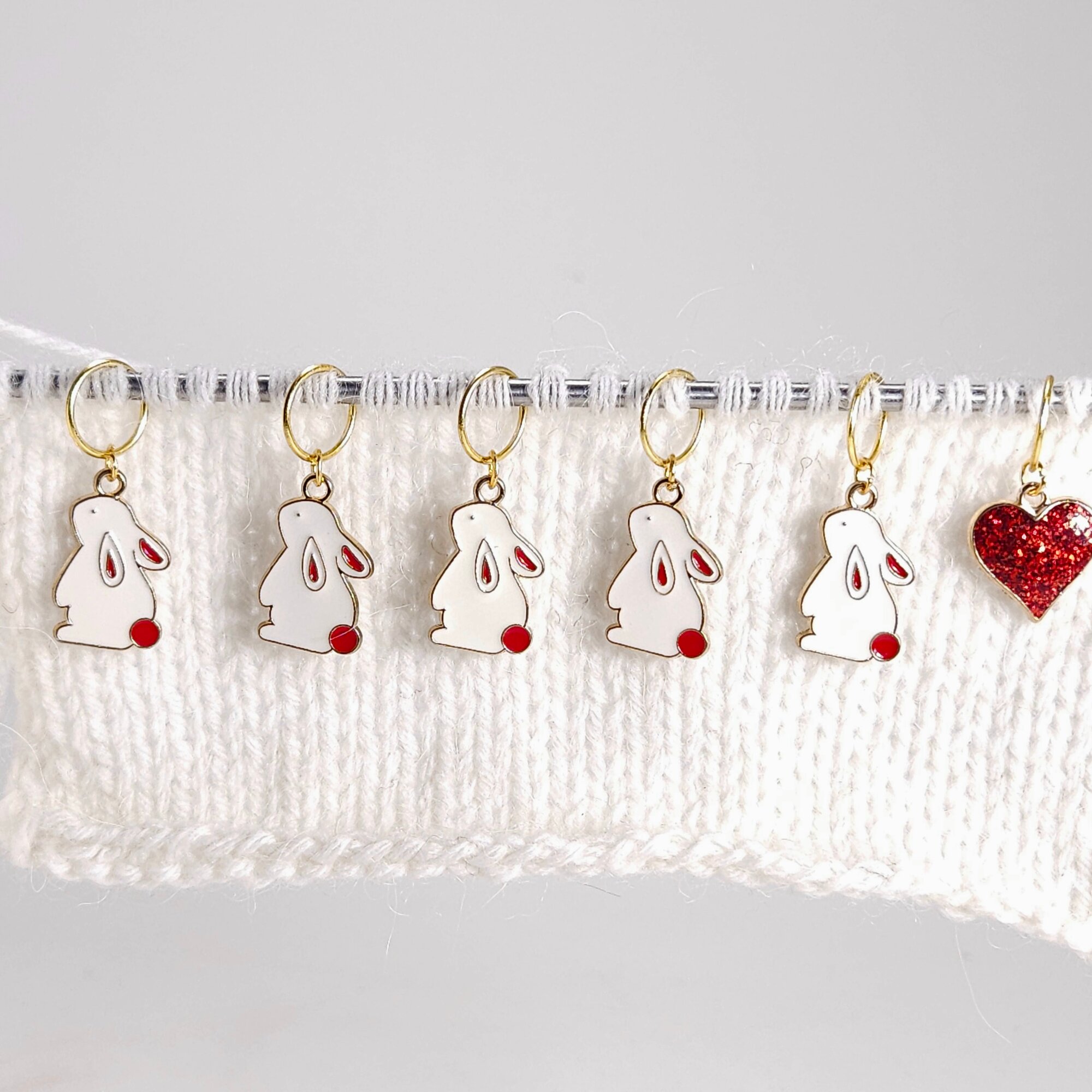 Маркеры для вязания спицами "Кролики", металл, эмаль, белые, 6 шт.