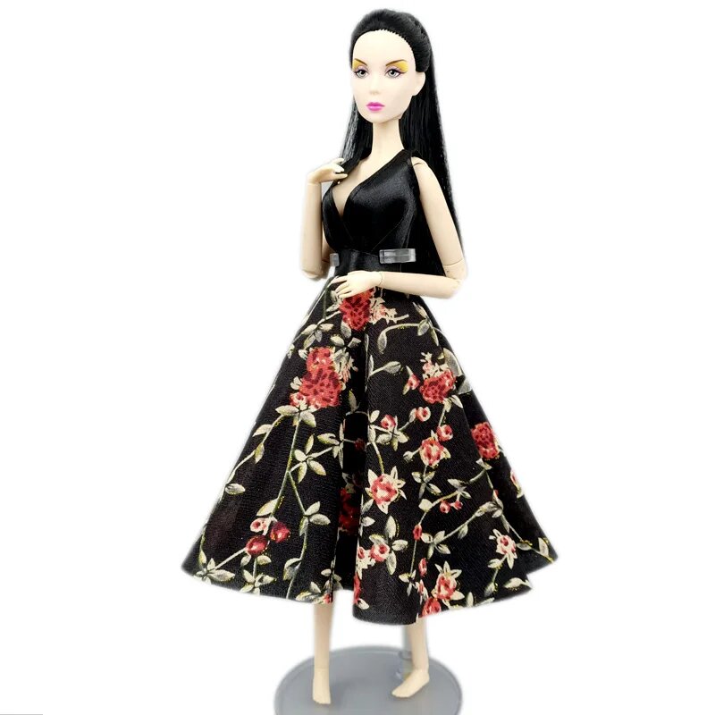 Черное цветочное платье для кукол Барби 1:6