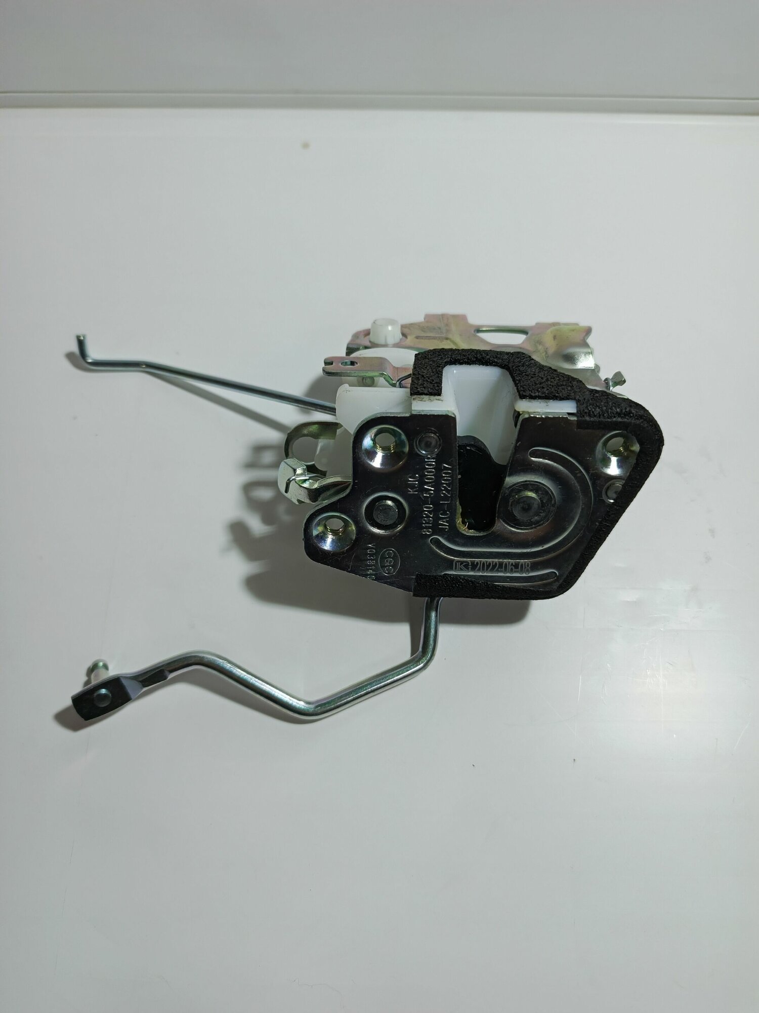 Замок двери передней правой JAC Sunray [2.0 16V 6MT микроавтобус Turbo бензин] 813205A000