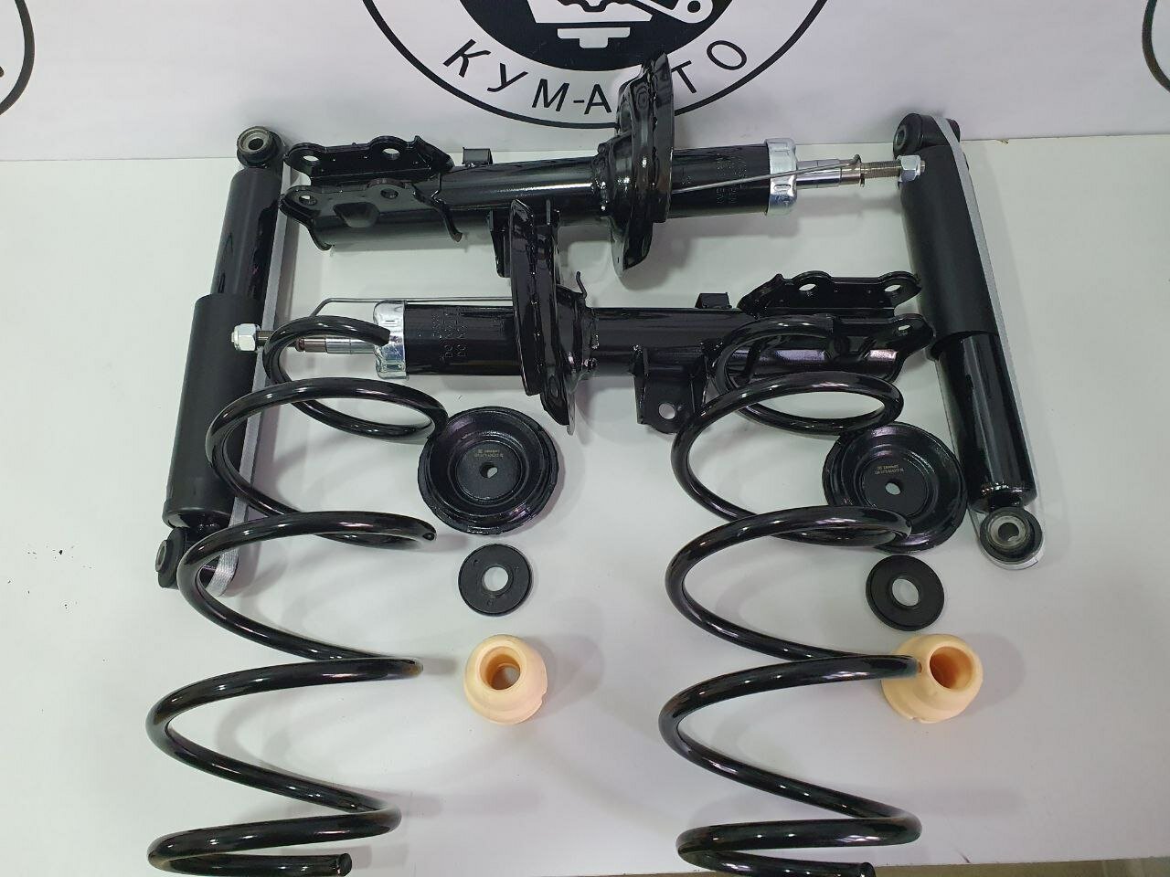 Передние и задние амортизаторы с пружинами отбойниками и опорами и подшипниками хендай солярис Hyundai Solaris 10-17 полный комплект. Япония