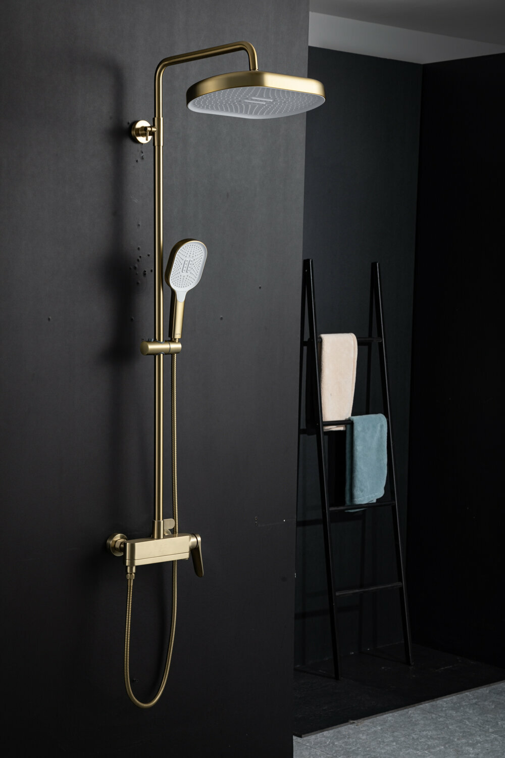 Душевая стойка GAPPO G2410-3 золотой сатин (овал 35*25см), латунный корпус