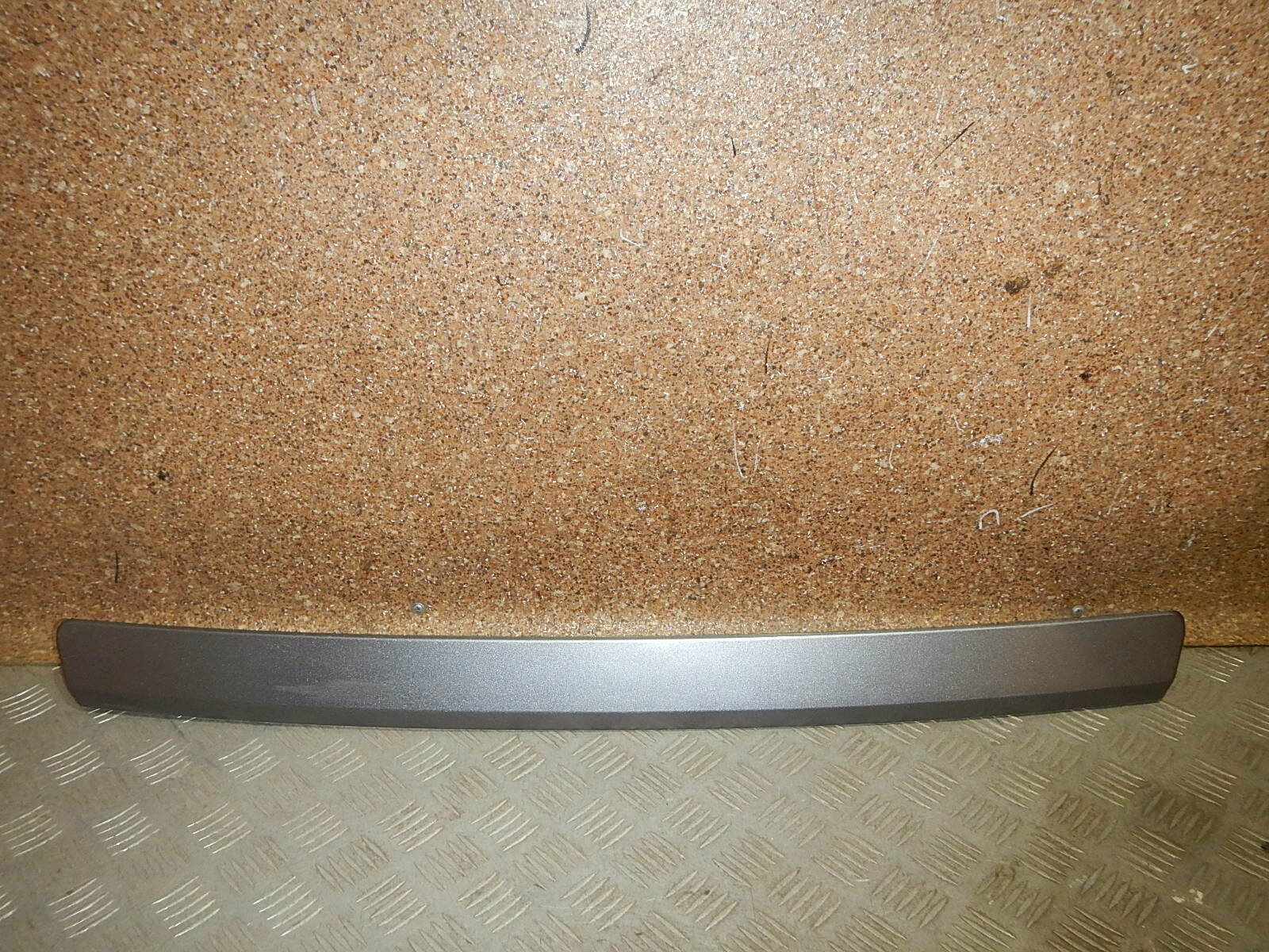 Б/У Накладка двери багажника, Hyundai (Хендэ)-CRETA (16-21) HYUNDAI CRETA (16-21) Царапины, сломано крепление. 596733 Hy...