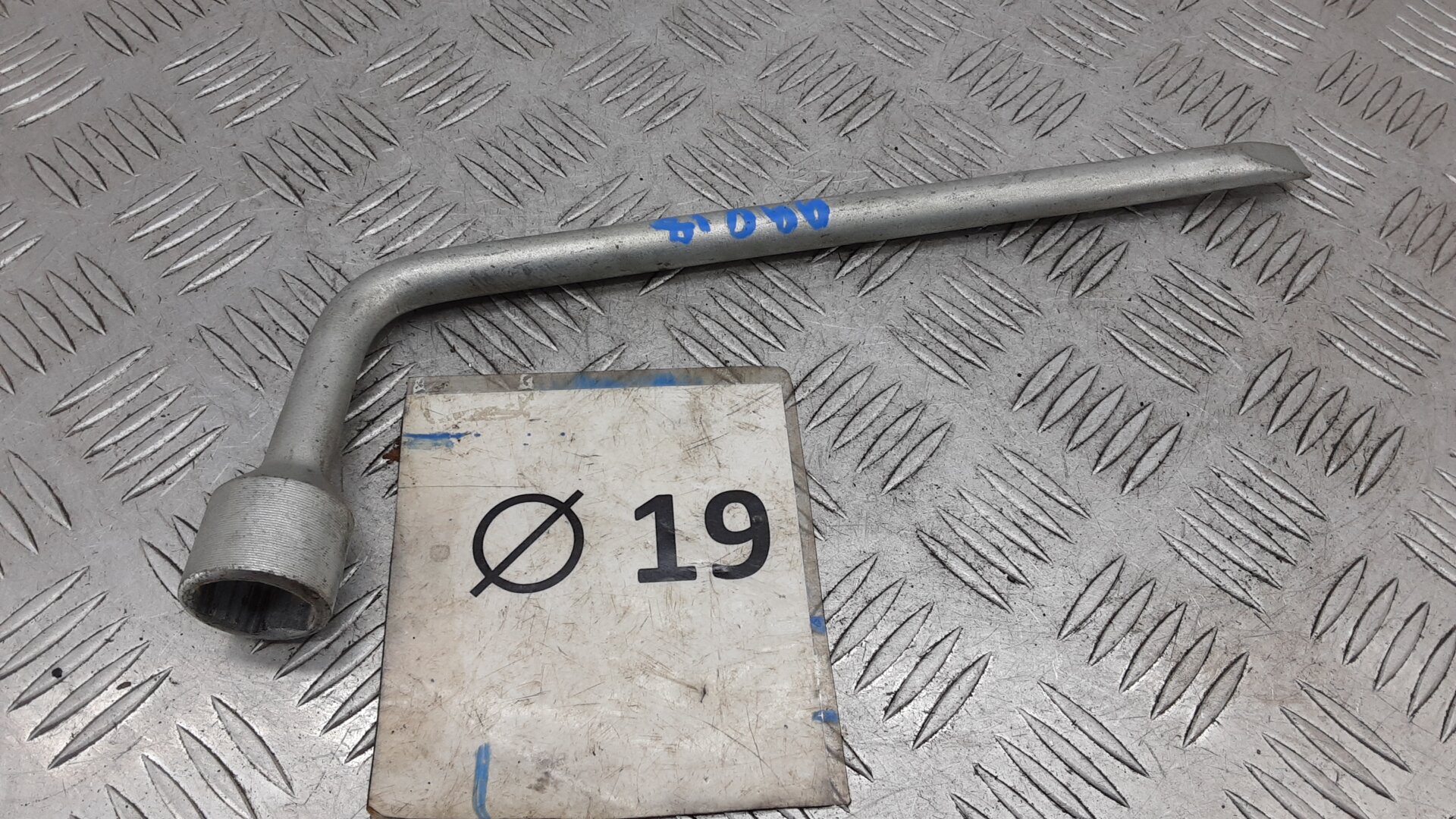 Ключ колесный TOYOTA COROLLA VERSO 2