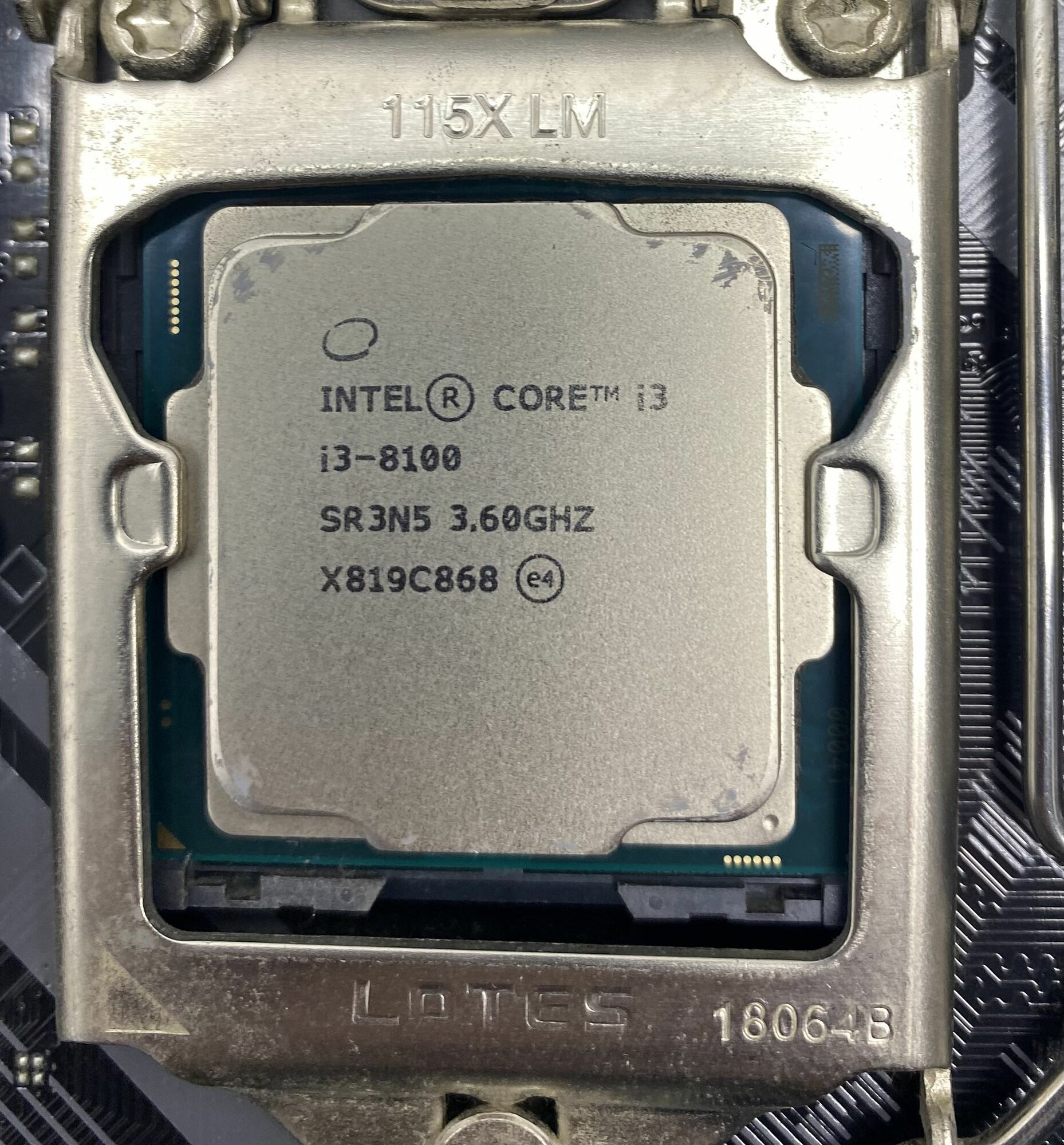 Процессор Intel Core i3-8100 LGA1151 v2. Товар уцененный
