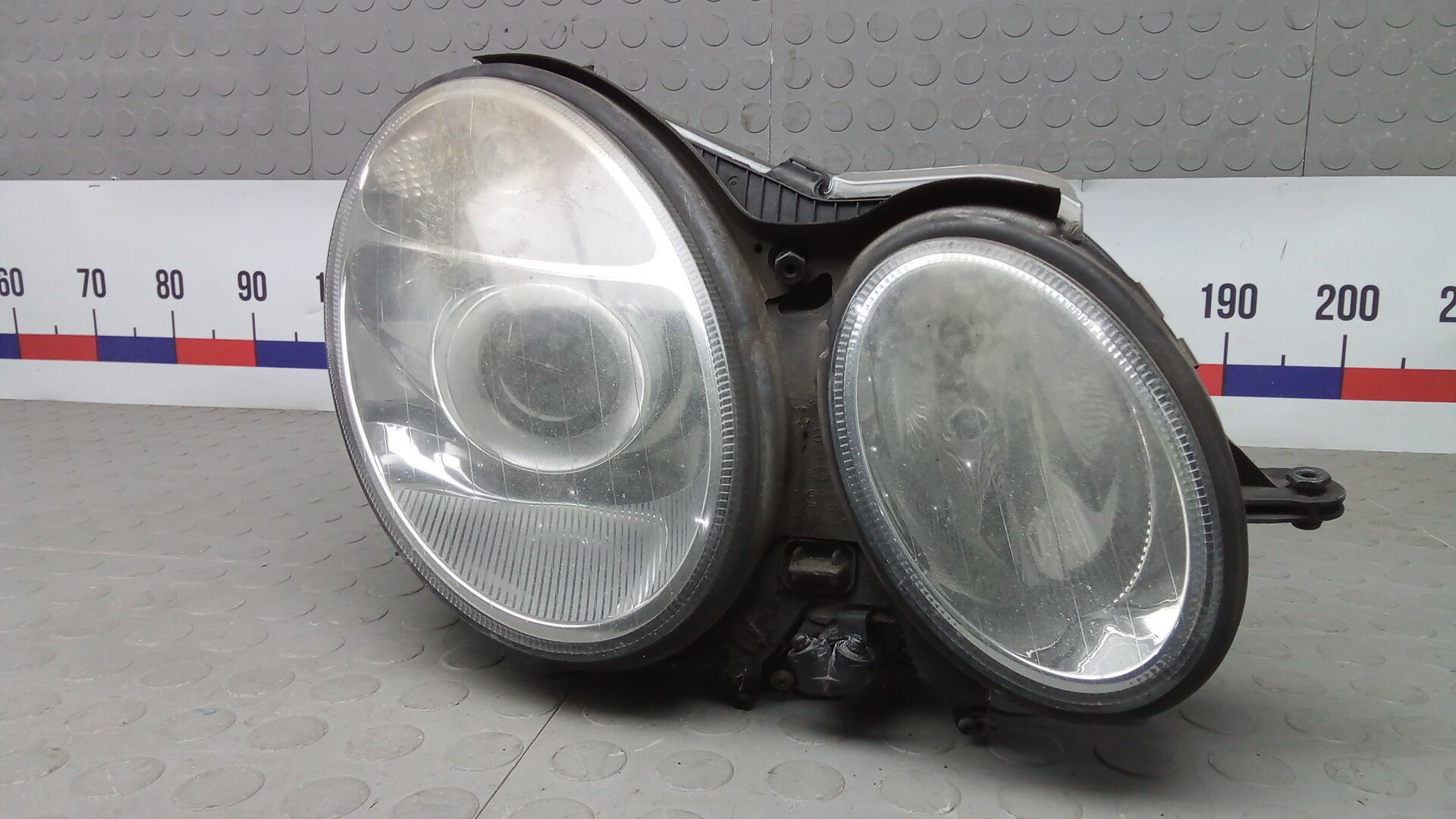 Фара правая MERCEDES BENZ E-CLASS W211