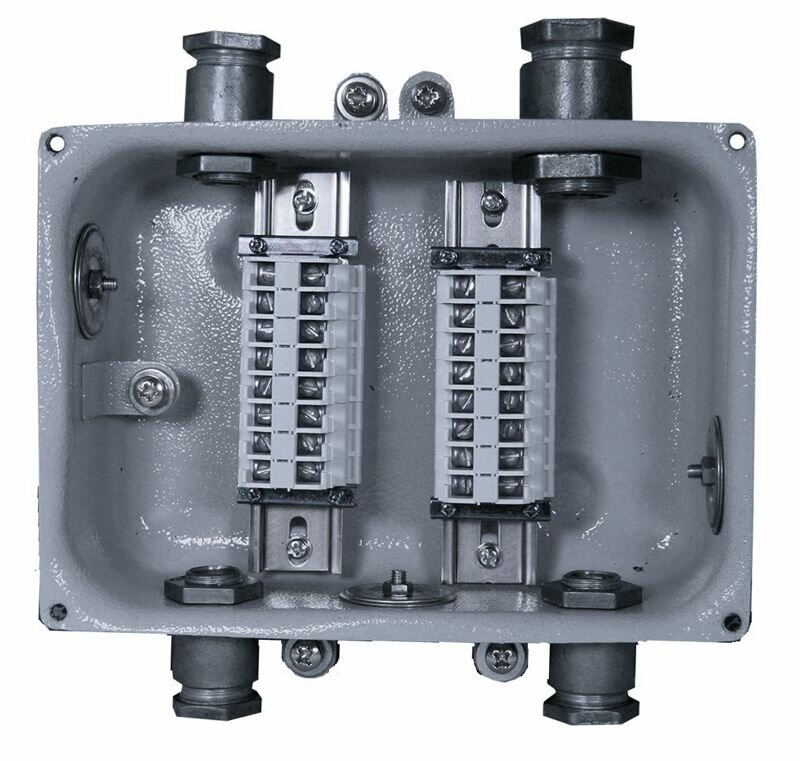 Коробка клеммная КЗНС-16 У2 16 зажимов IP65 (метал. вводы) Электротехник ET002544