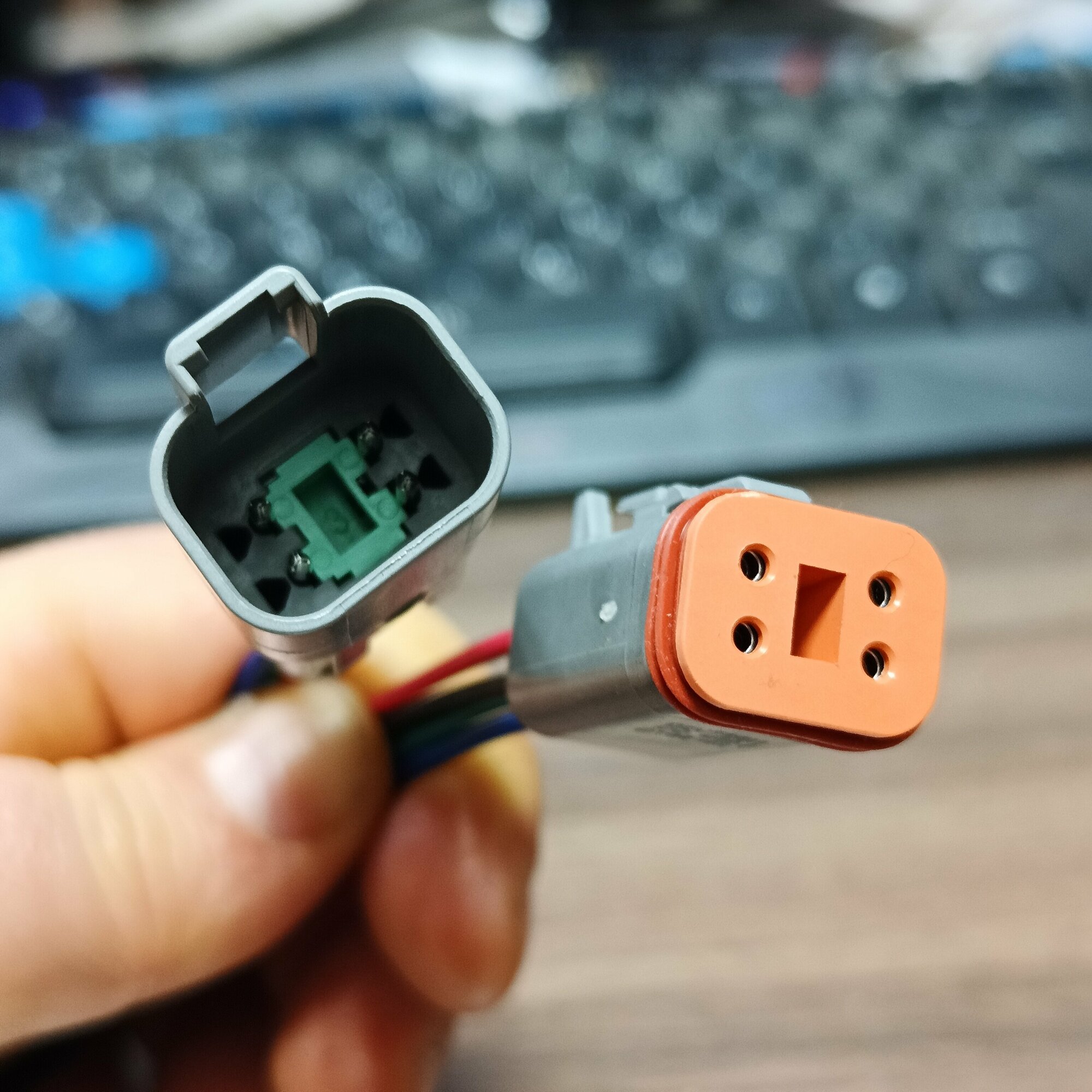 Разъем (штекер) 4 контакта серии DT (универсальный) мама+папа