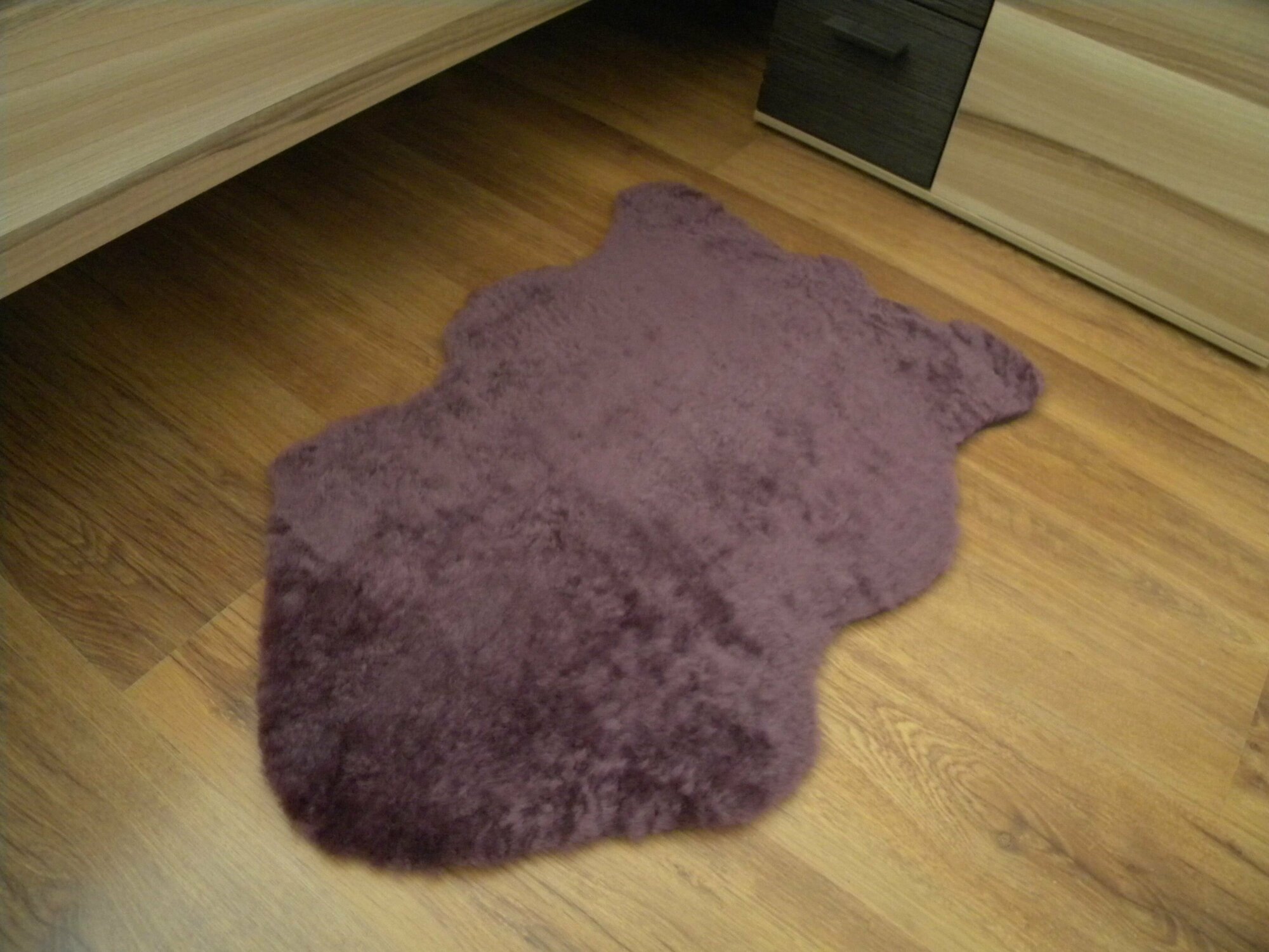 Декоративный коврик "MAGIC SHEEP" из натуральной овчины малиновый mini