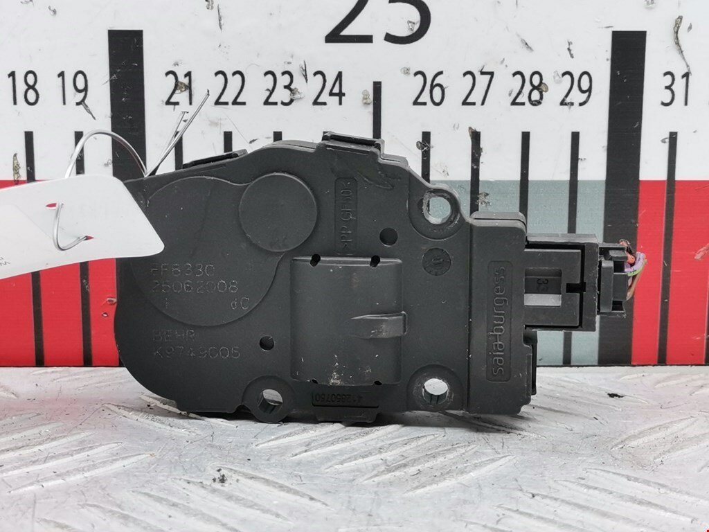 Сервопривод (электропривод моторчик привода) заслонки печки Mercedes C-Class (W204) A2219066900 арт. 1881978