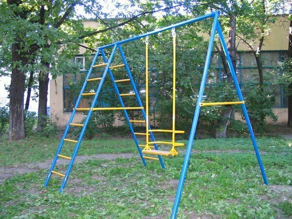 Детский спортивный комплекс для улицы "Городок 13" с качелями на трубах