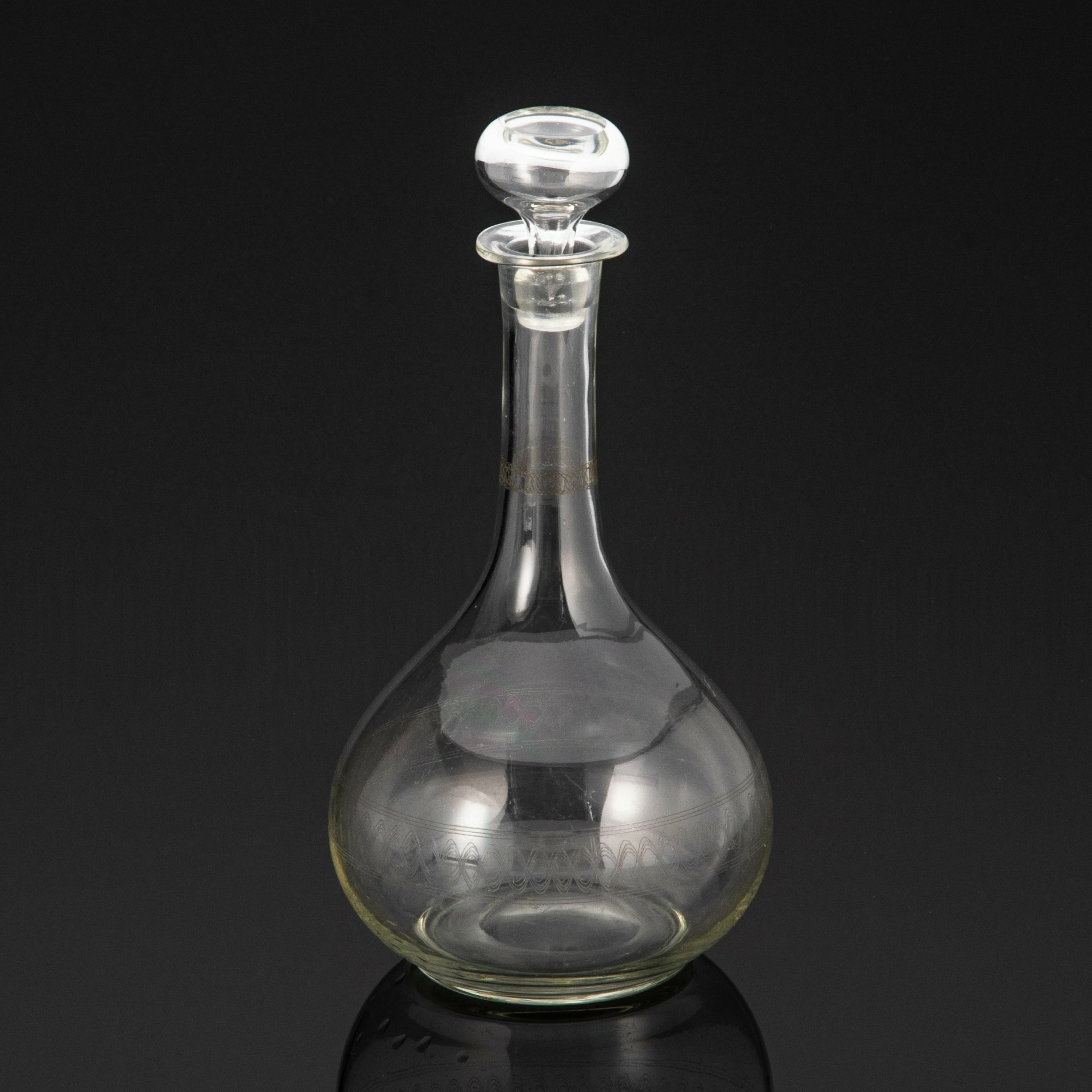 Графин с орнаментальным пояском на тулове, стекло, выдувание