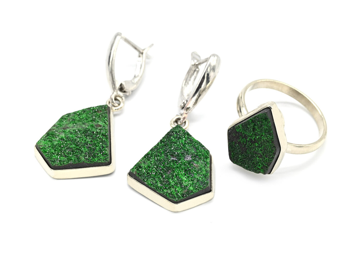 Комплект бижутерии: серьги, кольцо, гранат