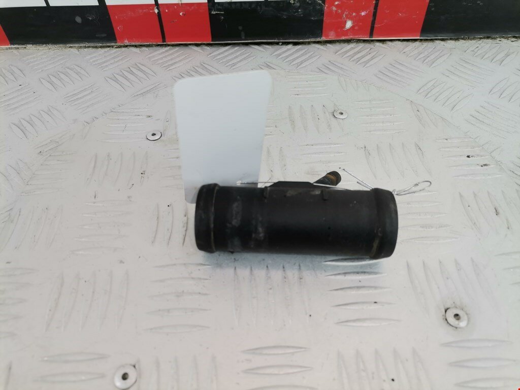 Фланец (штуцер системы охлаждения тройник) Volkswagen Polo 4 1C0121438A арт. 1536421