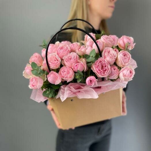 Букет "Кустовые пионовидные розы Мэнсфилд парк в крафт сумочке" от "DI_Flowerslab", размер M